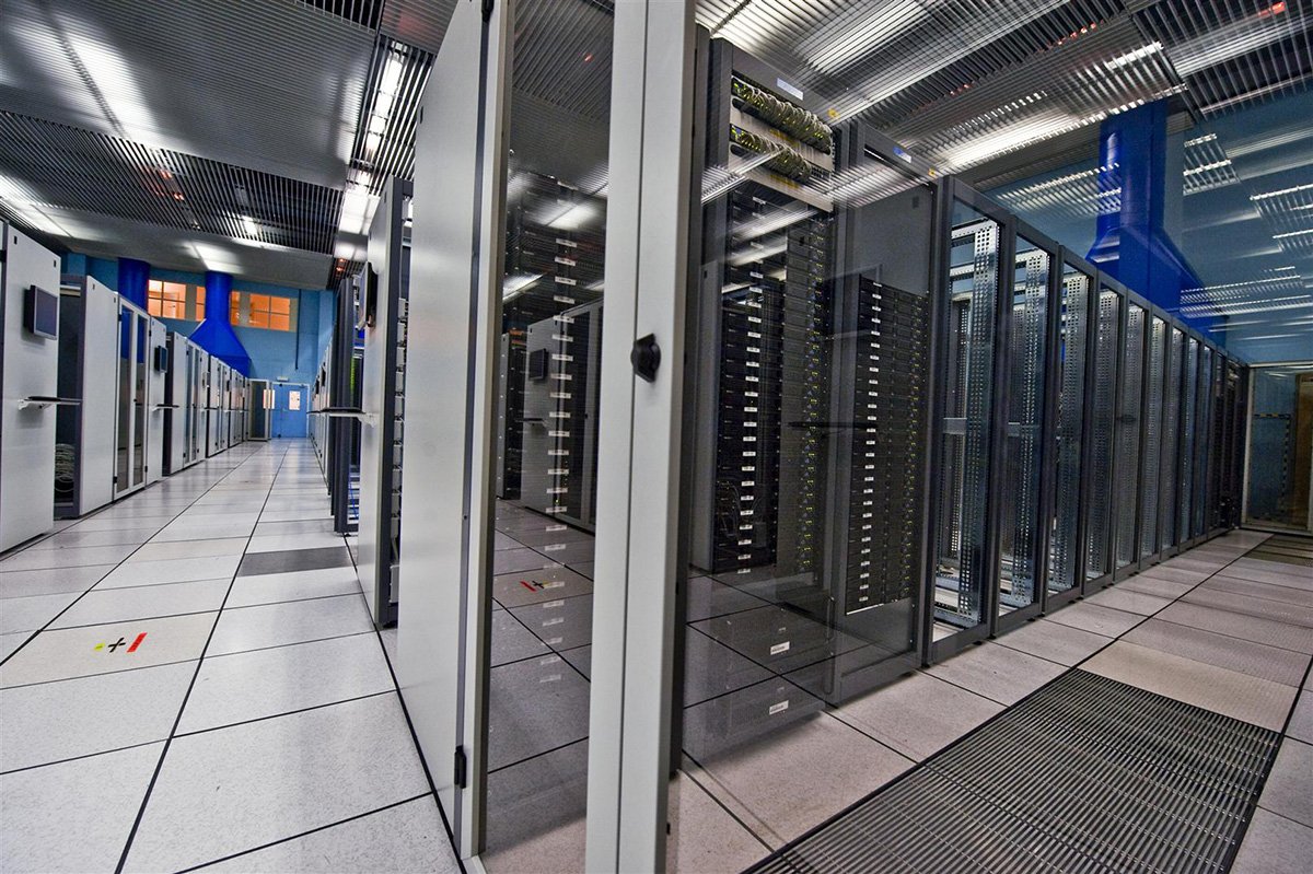 LHC CERN: Die Datenmengen mit performanten Disks beherrschen | Computer ...
