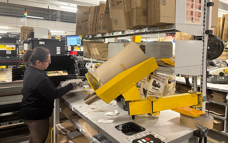 Behind the scenes at Amazon UK’s robotic-powered warehouse | Computer ...