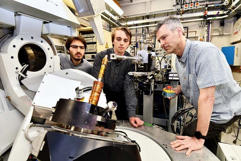UK synchrotron: Detectors under setup condition on the I16 beamline ...