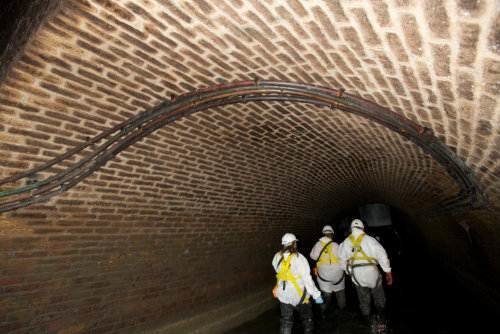 How the cables run through the sewer - A tour of London’s Victorian ...